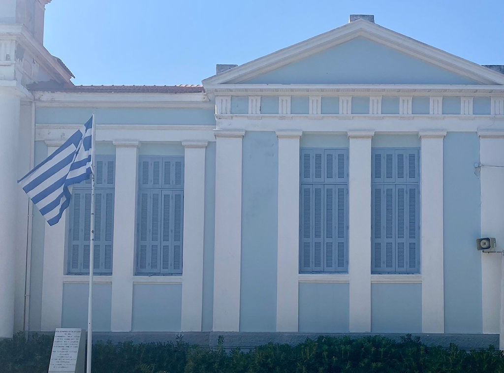 Ολοκληρώθηκε η τοποθέτηση νέων κουφωμάτων στο Καζούλλειο της Ρόδου ...