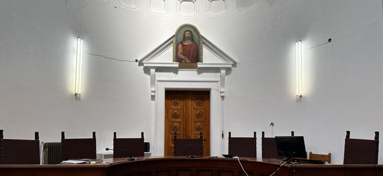 Ποινές φυλάκισης 21 και 14 μηνών και κάθειρξη πέντε ετών για τις έντεκα ...