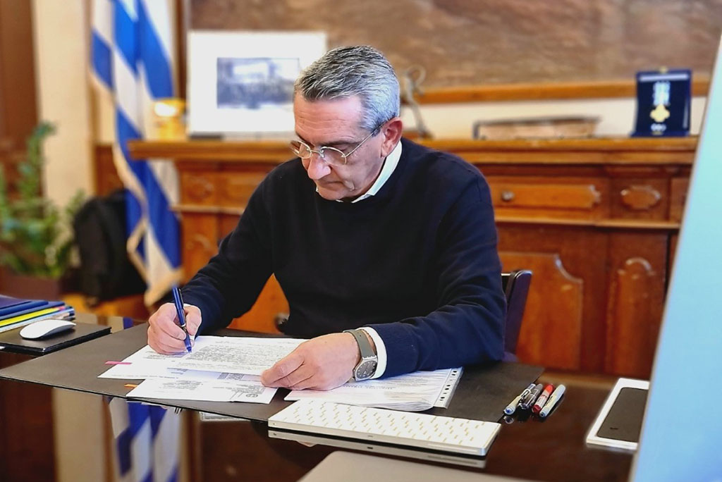 Ξεκινά ο ηλεκτροφωτισμός του γηπέδου Φανών, από την Περιφέρεια Νοτίου ...