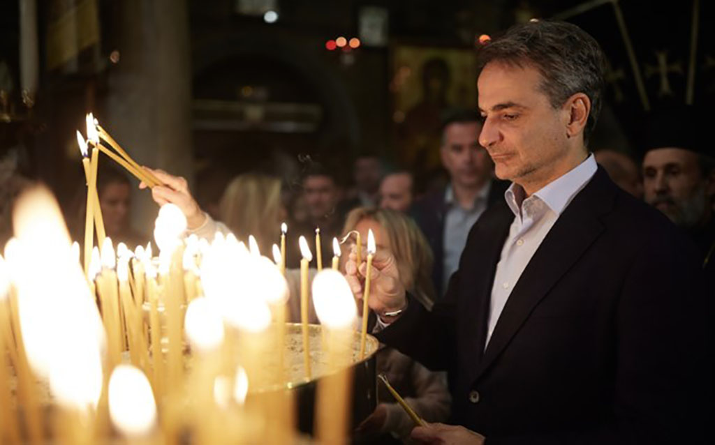 Στην Τήνο ο Κυριάκος Μητσοτάκης για την Ακολουθία του Επιταφίου ...