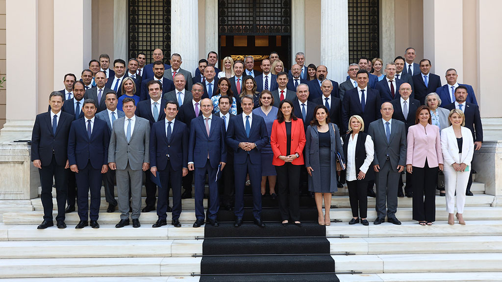 Μητσοτάκης στο πρώτο υπουργικό: Είμαστε υπηρέτες όλων των πολιτών ...