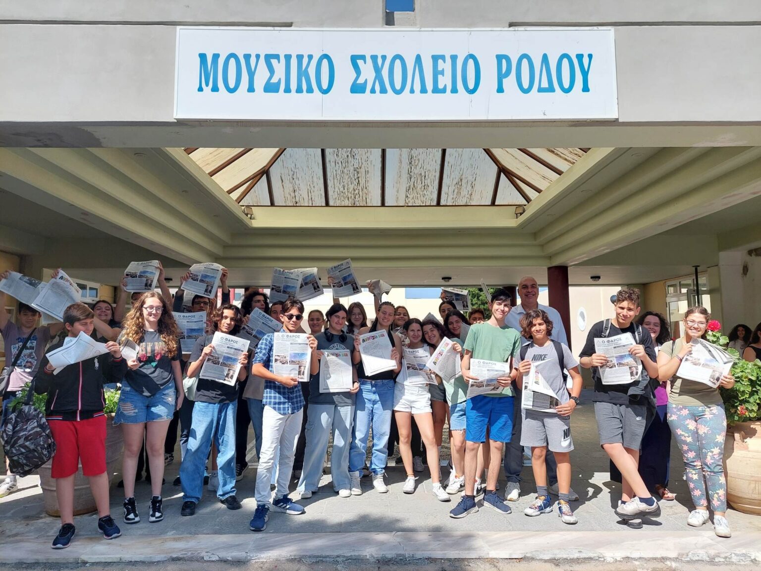 Με την έκδοση μαθητικών εφημερίδων από σχολεία της Δωδεκανήσου ...