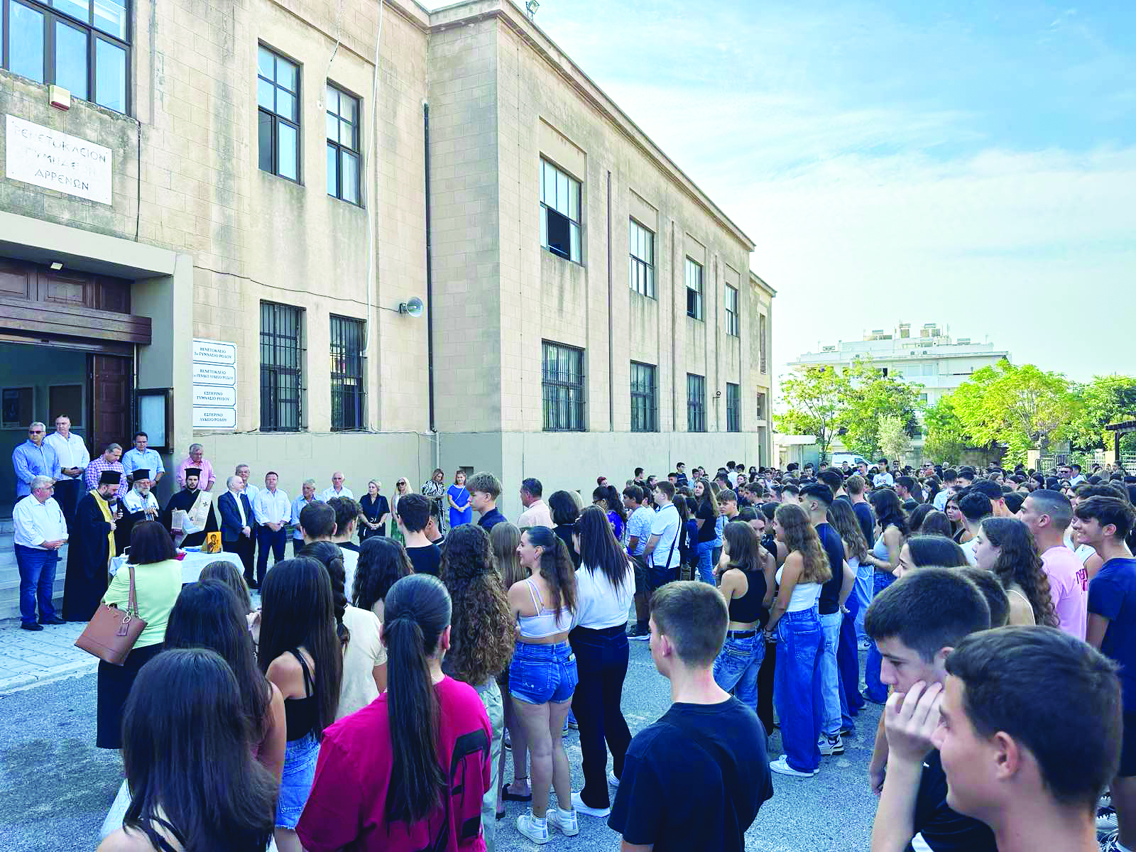 Αρχισε χθες και στη Ρόδο η νέα σχολική χρονιά - Δημοκρατική της Ρόδου
