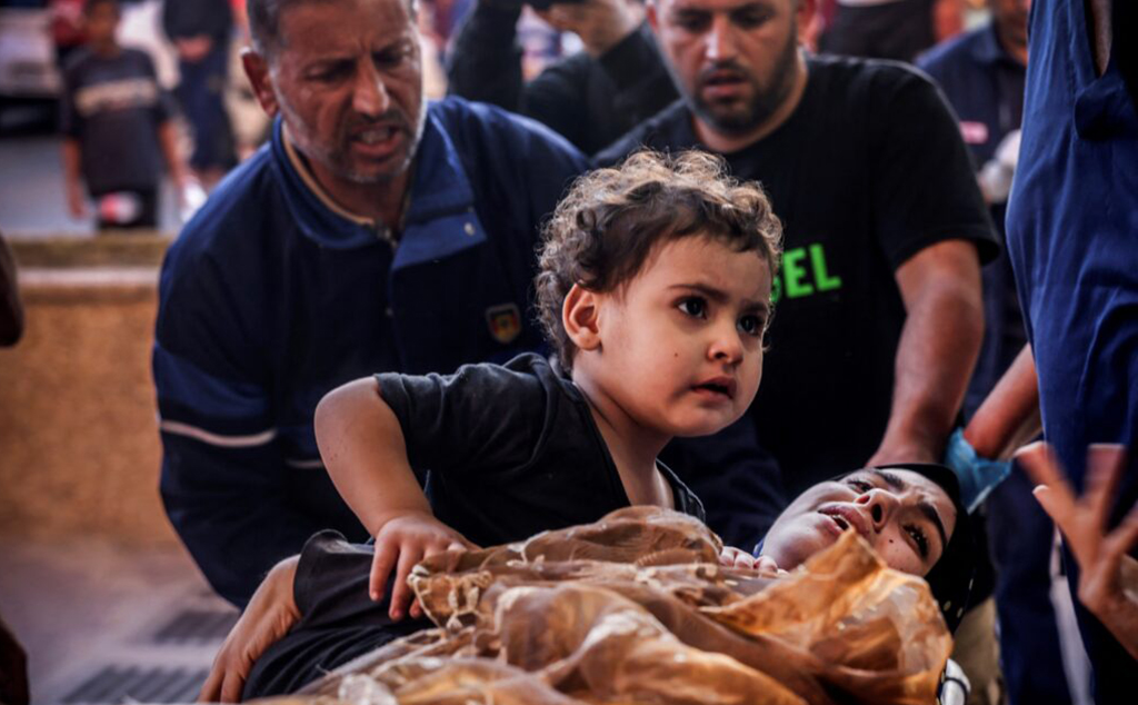 Ισραηλινά πλήγματα κοντά σε νοσοκομείο-καταφύγιο για χιλιάδες αμάχους ...