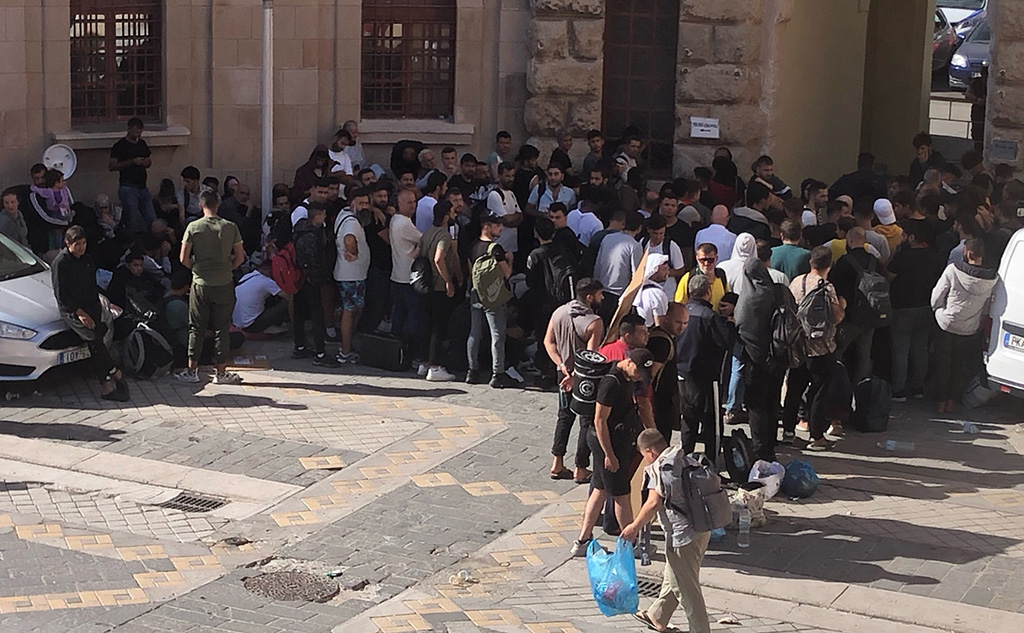 Ερώτηση ΚΚΕ για απεγκλωβισμό προσφύγων-μεταναστών από τις απαράδεκτες ...