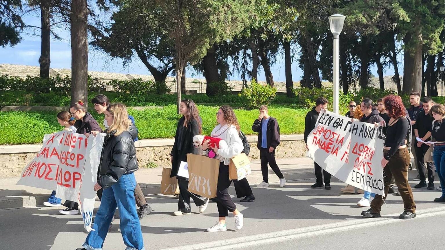 Κατά των ιδιωτικών πανεπιστημίων και της αναθεώρησης του άρθρου 16 ...