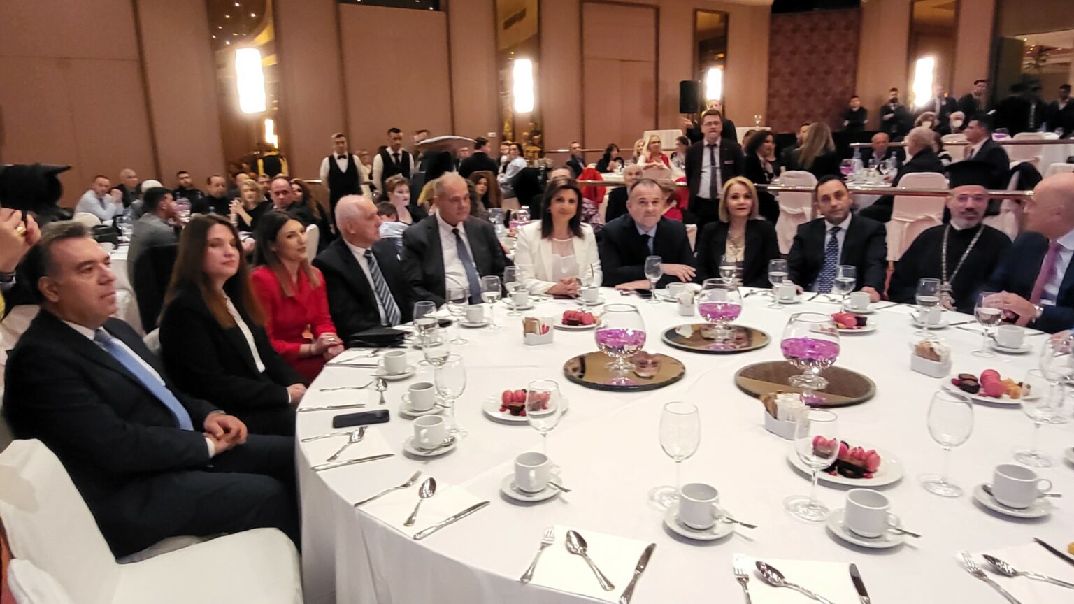 Η Δ.Ε.Ε.Π. Δωδ/σου και η ΔΗΜΤΟ Ρόδου της ΝΔ έκοψαν την πρωτοχρονιάτικη ...