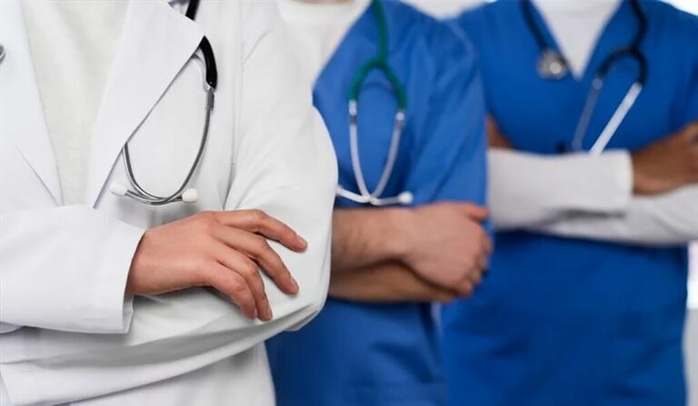 Οι αθρόες μετακινήσεις γιατρών με ένα «εντέλλεστε» και τα εξαντλητικά ...