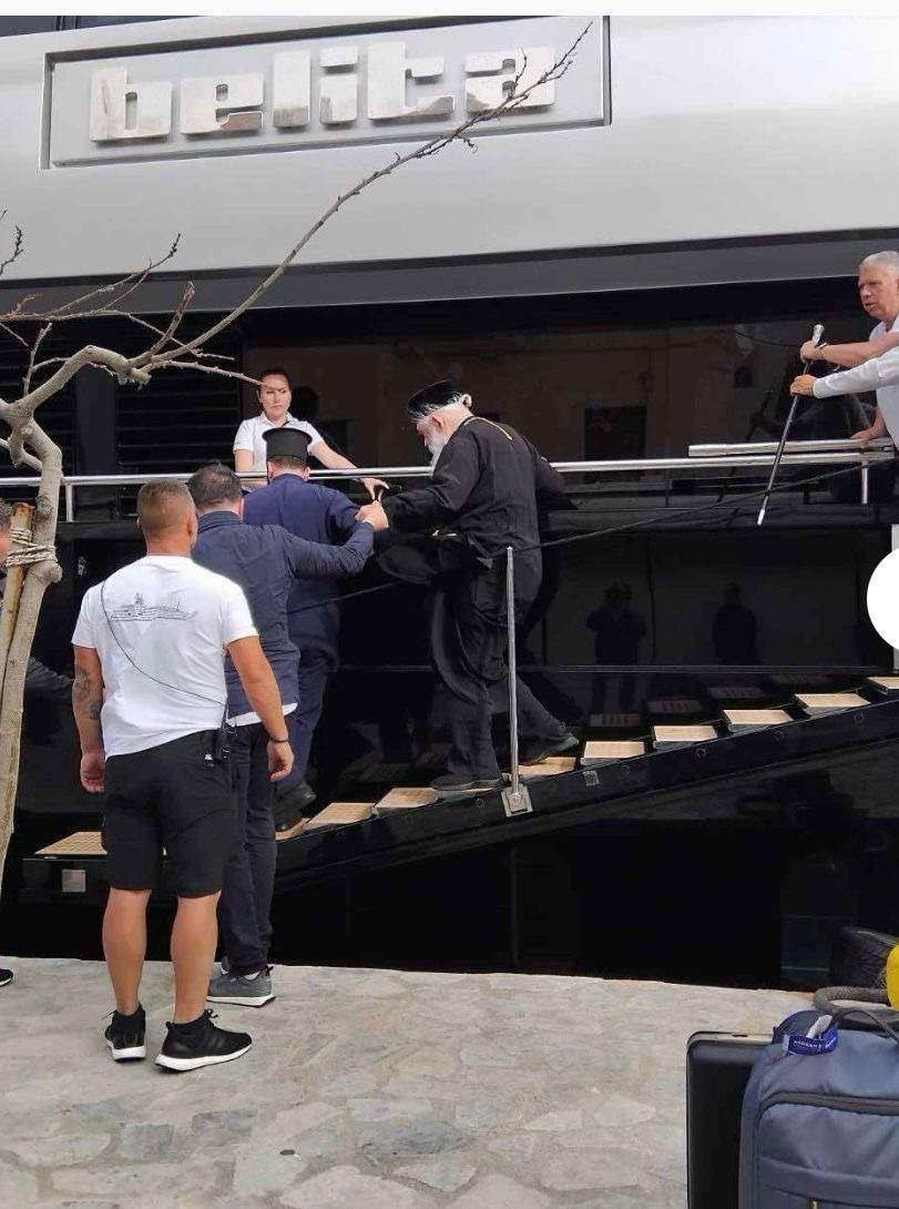 Γιάννης και Δήμητρα Κούστα: Η βάφτιση του John Junior Coustas στη Σύμη - Δημοκρατική της Ρόδου