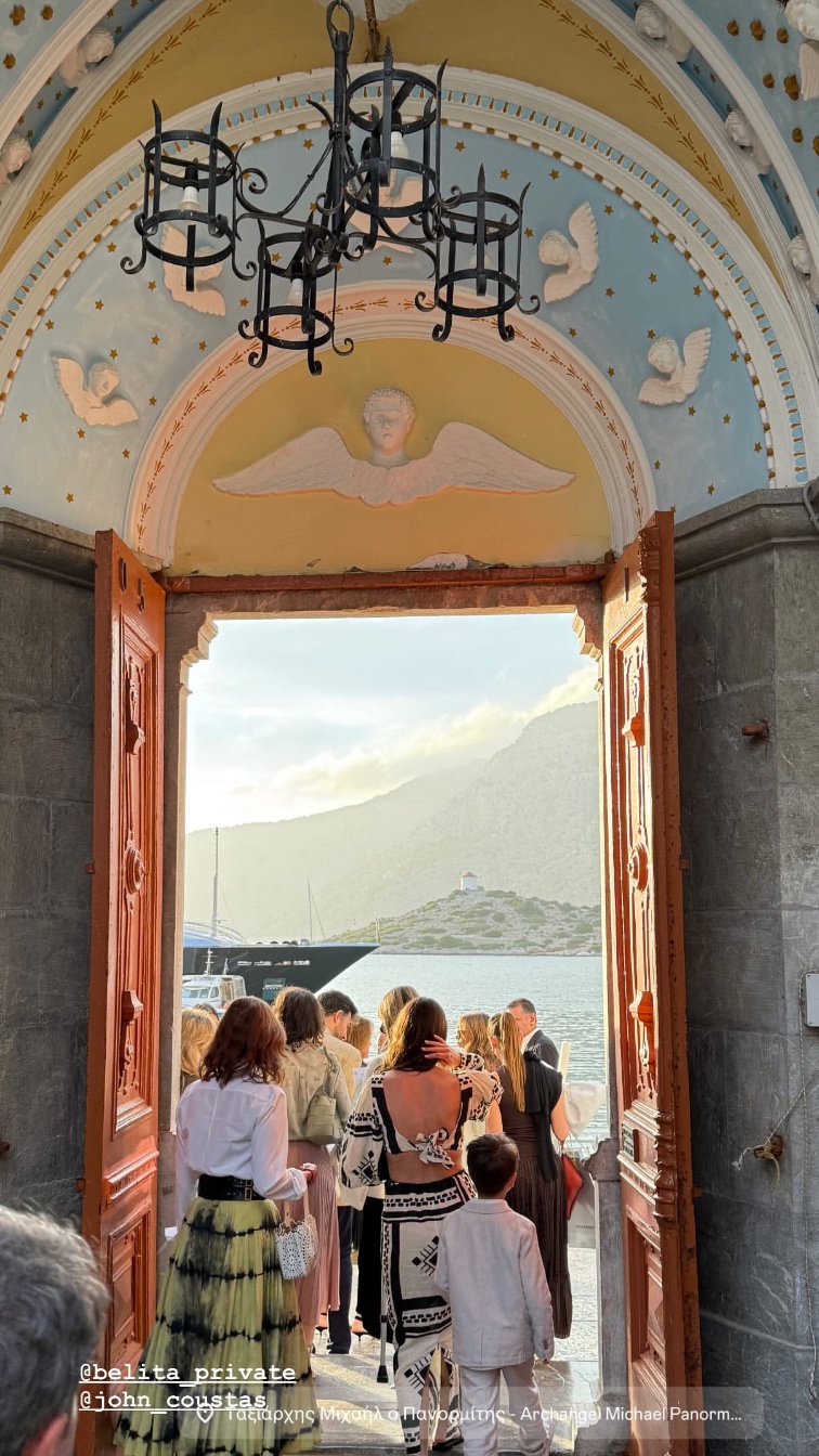 Γιάννης και Δήμητρα Κούστα: Η βάφτιση του John Junior Coustas στη Σύμη - Δημοκρατική της Ρόδου