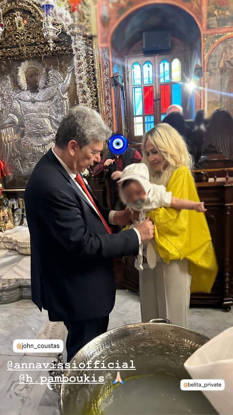 Γιάννης και Δήμητρα Κούστα: Η βάφτιση του John Junior Coustas στη Σύμη - Δημοκρατική της Ρόδου
