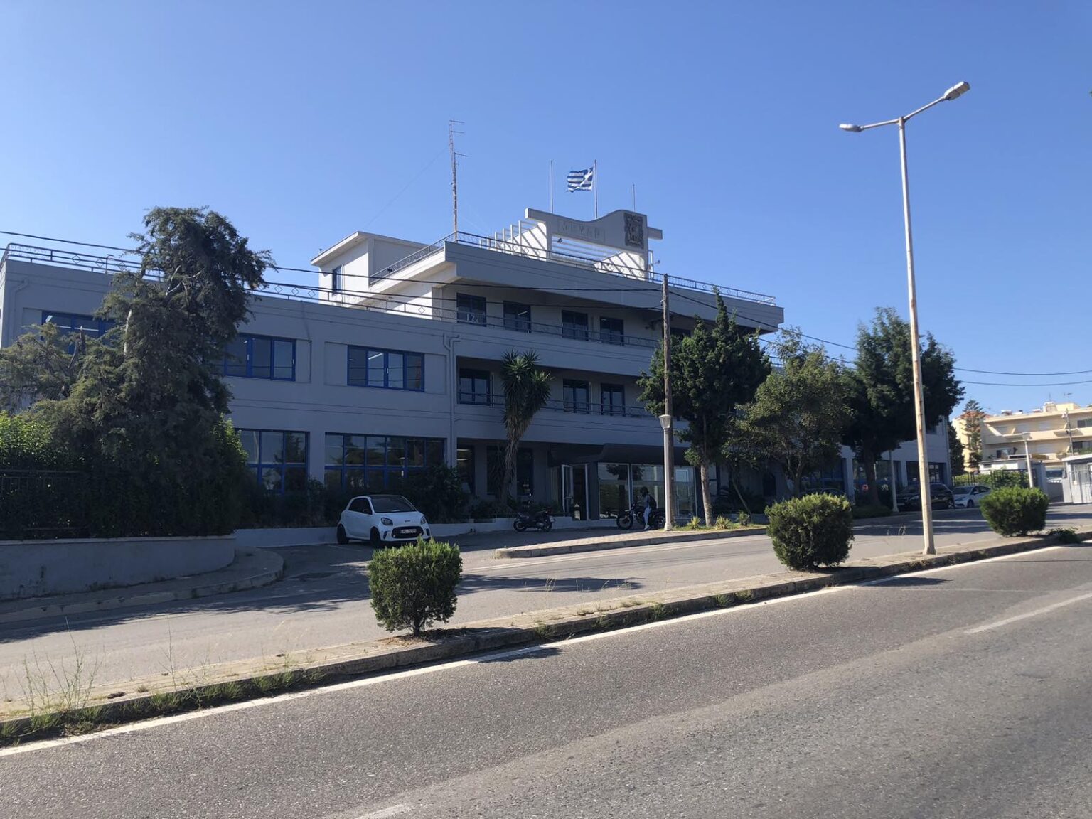 Αγωγή κατά της ΔΕΥΑ Ρόδου για αντλιοστάσιο λυμάτων που πλημμυρίζει αυλή ...