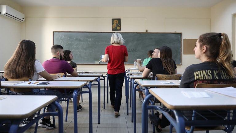 Πώς θα διοριστούν 10.000 εκπαιδευτικοί, οι όροι των δύο προκηρύξεων ...