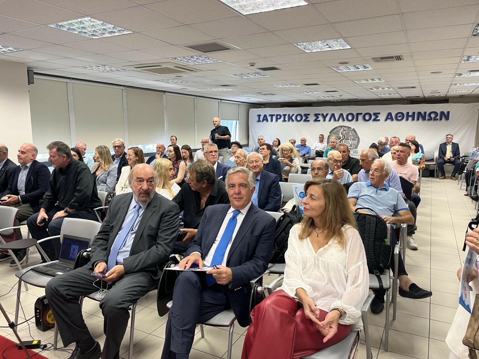Ο Βασίλης Α. Υψηλάντης στην τελετή αδελφοποίησης του Ιατρικού Συλλόγου ...