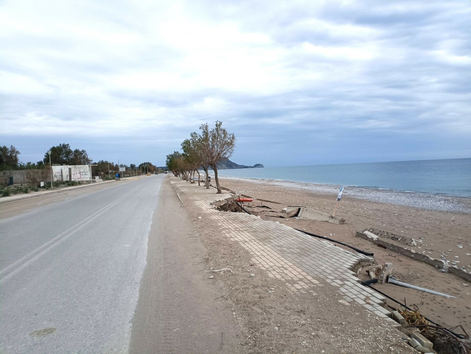 Θλιβερή η εικόνα της παραλιακής ζώνης στα Αφάντου - Δημοκρατική της Ρόδου