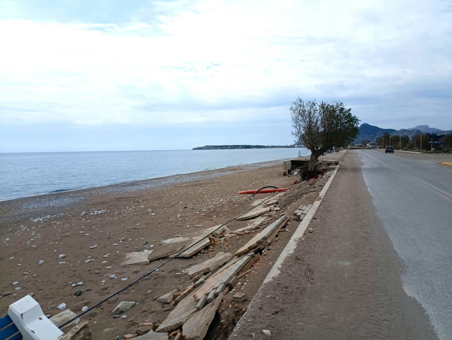 Θλιβερή η εικόνα της παραλιακής ζώνης στα Αφάντου - Δημοκρατική της Ρόδου