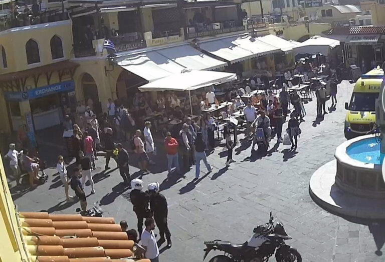 Αιματηρή συμπλοκή στην πλατεία Ιπποκράτους με δύο αλλοδαπούς διανομείς ...